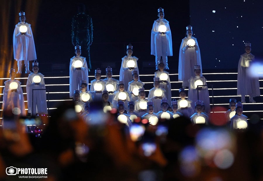 Christmas-Tree-on-the-Republic-Square